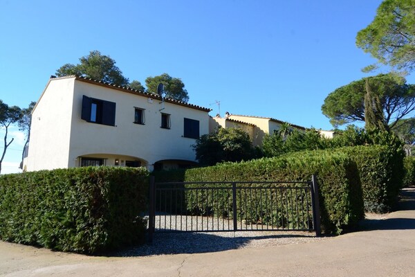 House Near Lestartit Beach With Private Pool - Peratallada