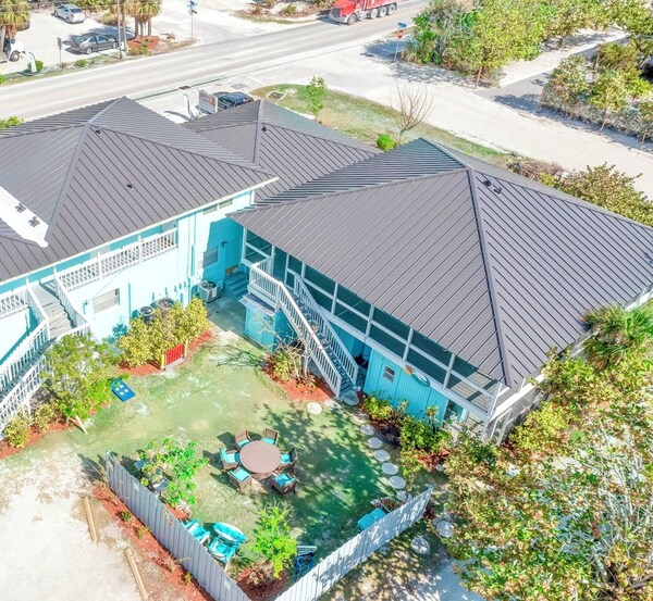 Seahorse Suites #1. Pet Friendly Beach Haven! - Sanibel, FL