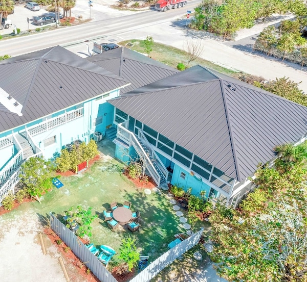 Seahorse Suites #1. Pet Friendly Beach Haven! - Sanibel, FL