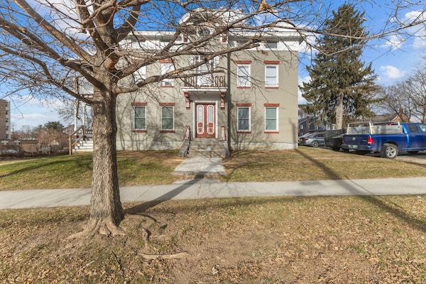 Unique Top-floor Apt In Btv - Shelburne, VT