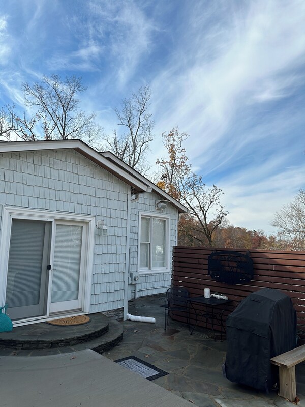 Family-friendly Lakefront Home With Hot Tub, Firepit, Dock & Breathtaking Views! - Belmont, NC
