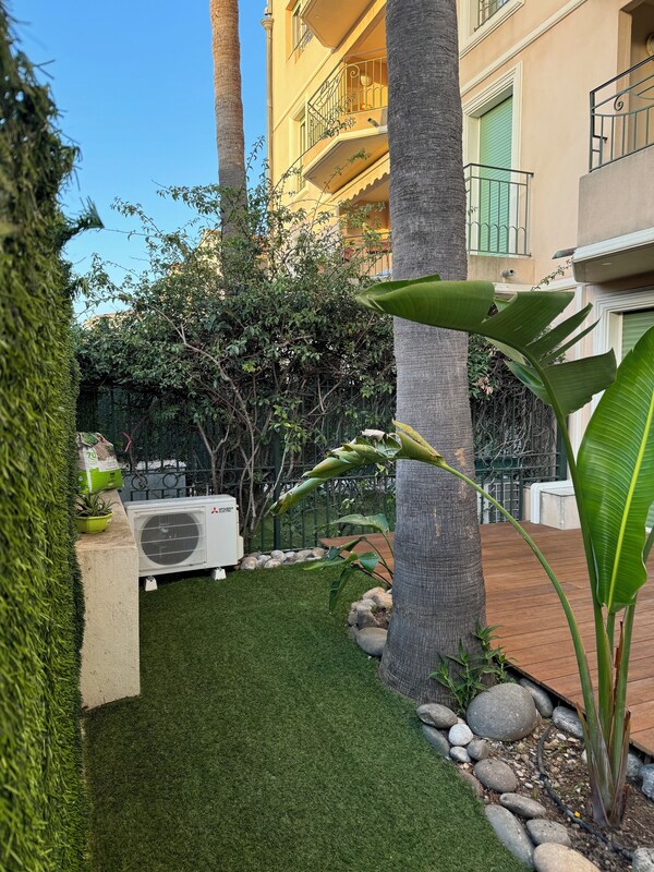 Apparently In The Heart Of Sanary With South-facing Terrace! 300m From The Beach! - Sanary-sur-Mer