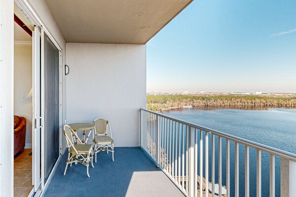 Dog-friendly Lakefront Condo W/wifi, W/d, Ac, Resort Amenities, Near Attractions - Lake Buena Vista, FL