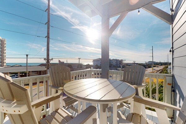 Stunning 3br Ocean View Condo With Amazing Views, Pool And Full Kitchen - Morehead City, NC