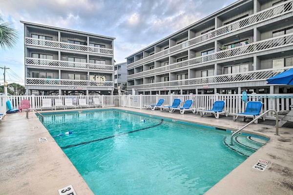 Walk To Beach: Top-floor Condo In Murrells Inlet - Garden City, SC