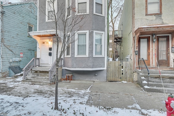 Walk To Washington Park: Remote Work-ready Apt! - Albany, NY
