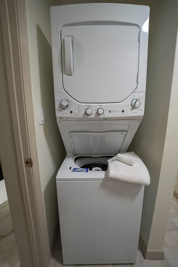 13thfloor Oceanfront,seasonal Two Free Chair & One Umbrella ,Heated Pool,arcade. - Navarre, FL