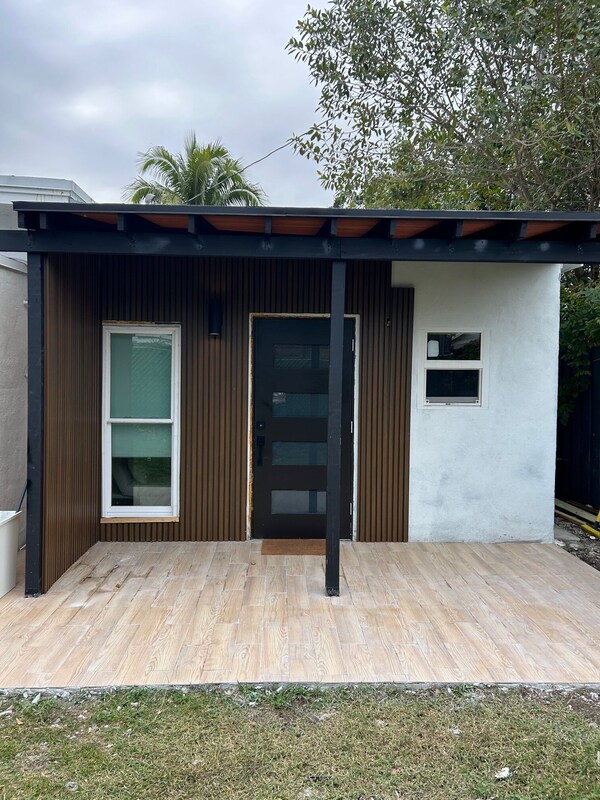 1 Bedroom Casita, By Coral Gables Area - Coral Gables, FL