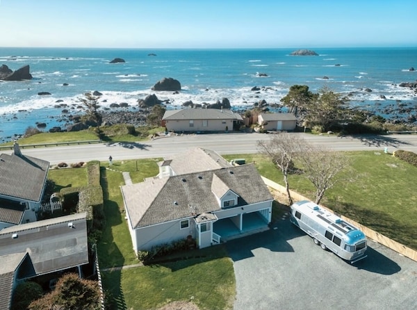 The Beachcomber Oceanside Getaway! New 2025 - Crescent City, CA