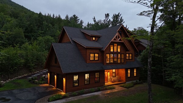Luxury Mtn Retreat I Hot Tub I Arcade I Custom Bunk Beds - Franconia, NH