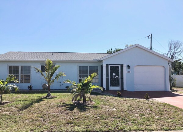 Super Clean & Cozy Home Close To Beaches, Boating & Parks. 8 Mi From Pg Airport. - Port Charlotte, FL