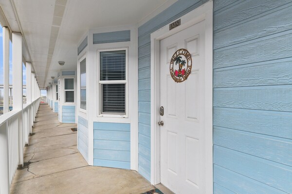 Condo With Breathtaking Coastal Views, Relaxation, And Adventure All In One Place - Galveston, TX