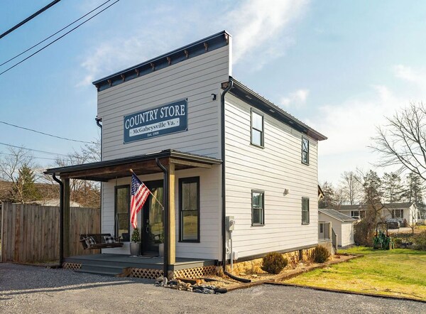 Charm & Character Top Notch At The Massanutten Country Store - Harrisonburg, VA