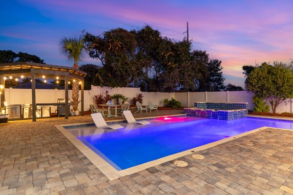 Saltwater Sunsets | Private Pool | Close 2 Beach | Dog Friendly* | Free Excursions - Destin, FL