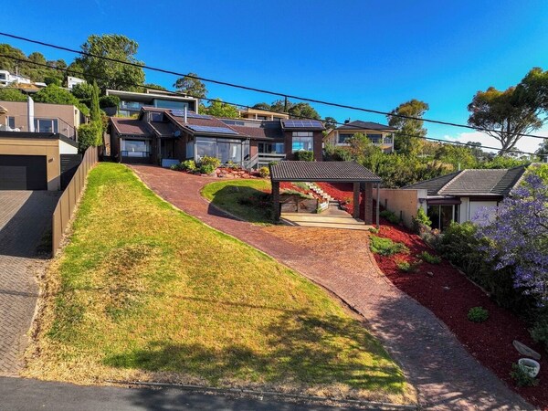 Tranquil Escape: The Gerald House Near The City - Blackwood