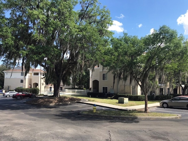 Rm Moon Q-size Bed And Private Bath/tv, A Cozy Space Near I-75, Uf, And Shands H - Gainesville, FL