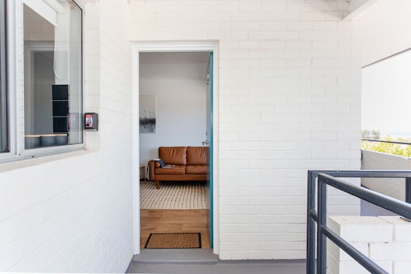 Modern Fremantle- Two Bedroom Apartment - Fremantle