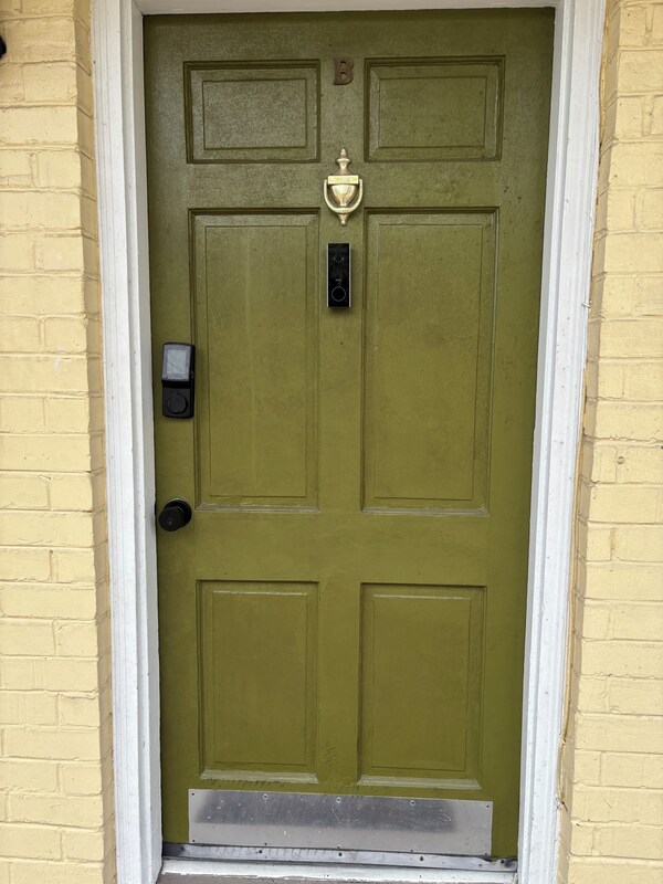 1-bedroom Condo, Small 8-unit Building.  On-site Gated Parking Free Washer/dryer - New Orleans, LA