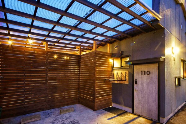 Stylish Whole House Rental With Large Terrace Spacious Living Area And Two Rooms / Hyuga Miyazaki - Hyuga