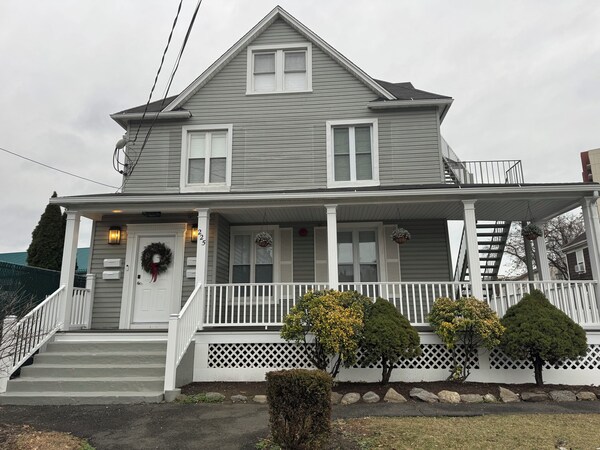 Charming 3-bedroom House With Wifi And Ac In Stamford - New Canaan, CT