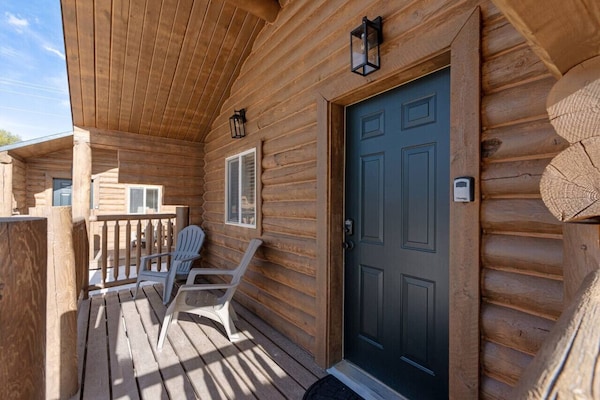 #6 Dinosaur Cabin! Newly Remodeled! Ac! Sleeps 5! - Bear Lake