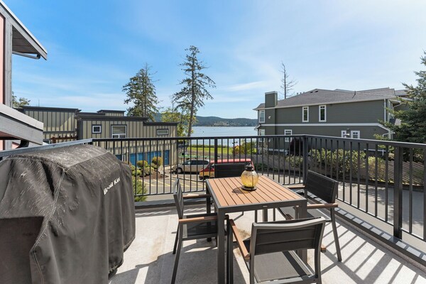 Ocean View 2 Bedroom Townhome, Sooke, Bc - Sooke