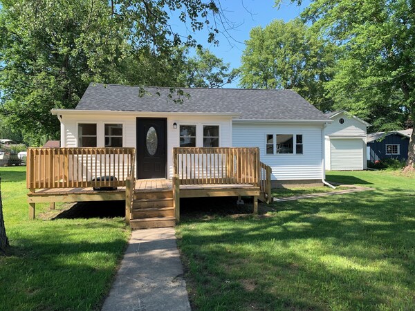 Charming 2-bed Cottage On Bass Lake With Access To Public Beach And Boat Launch. - Tippecanoe River State Park, Winamac