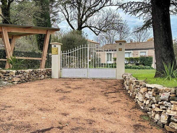 Charming Villa On The Larzac -Plain Pied, 3 Master Suites - Aniane
