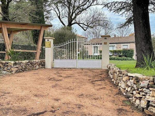 Charming Villa On The Larzac -Plain Pied, 3 Master Suites - Aniane