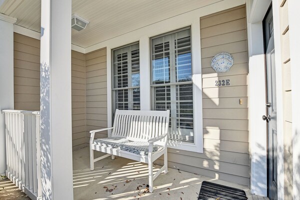 Welcome To Your New 2 Bedroom Condo, Bear Trap Dunes Getaway! Wifi, Community Pool, Shuttle To The Beach, Tennis And More! Booking Incentive, Book 1 Week Get $100 Gift Card To Grocery Store! - Ocean View, DE
