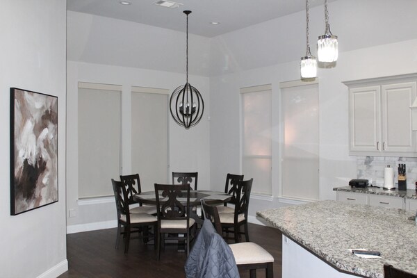 This Beautiful 3200 Sf Single Storey With Loft Backs Onto A Heavily Treed Forest - Grand Prairie, TX