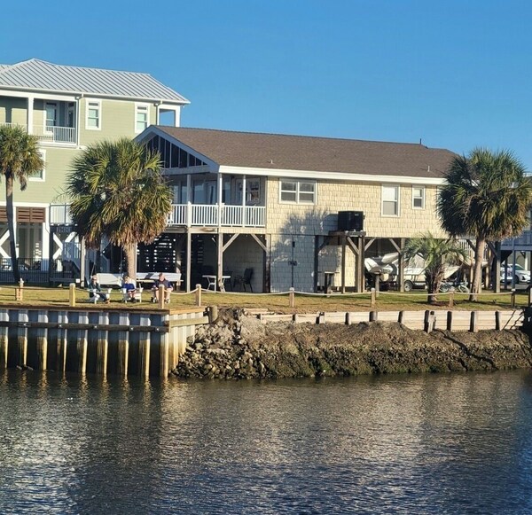 Beautiful Beach House Located On The Intracoastal Waterway With Canal Access! - Ocean Isle Beach, NC