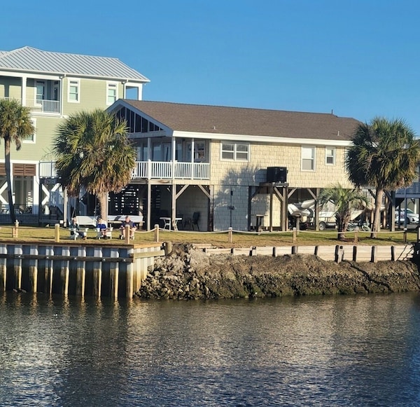 Beautiful Beach House Located On The Intracoastal Waterway With Canal Access! - Ocean Isle Beach, NC