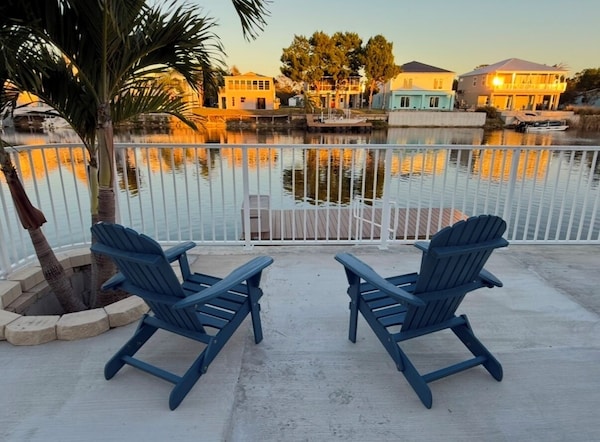 Cute & Cozy Home/waterfront/pool Table! - Spring Hill, FL