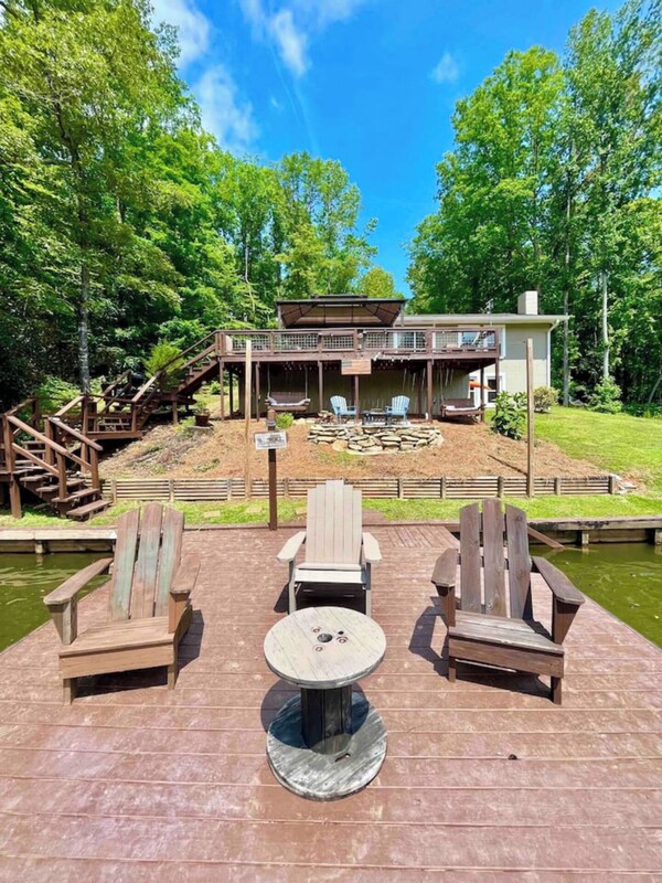 Southern Comfort Cabin-fire Pit/kayaks/pet Friendl - Lake Martin, AL