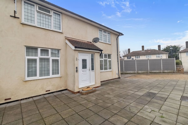 Spacious 4-bedroom Home In Vibrant East London! - Barking