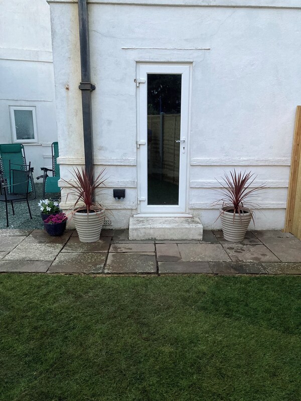 Art Deco 1 Bedroom Annex Apartment, 5 Minutes Walk To Beach! - Arundel