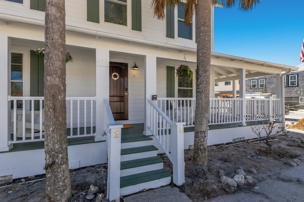 Experience Comfort At Anchor Inn, A Charming 2-bedroom Retreat In The Heart Of Boca Grande, - Boca Grande, FL