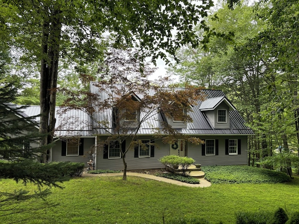 Spacious 4-bedroom Lakehouse With Plenty Of Room For The Group To Enjoy The Lake - DuBois, PA