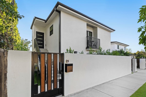 Brand New Charming 2-bedroom House With Ac, Wifi In Fabulous Burbank Hills - Burbank, CA