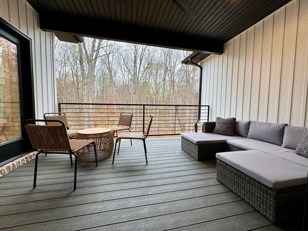 The Liberty House\nspacious 5-bedroom House In Charming Lynchburg - Lynchburg