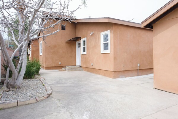 Charming 2-bedroom Bungalow With Ac, Wifi In Welcoming Ontario - Rancho Cucamonga, CA