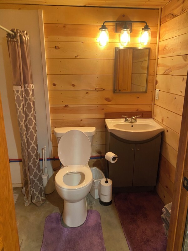 The Little Red Barn - Lakeside Tiny Home Rental -Sleeps 4 - Spiral Staircase - The Lake, Luverne