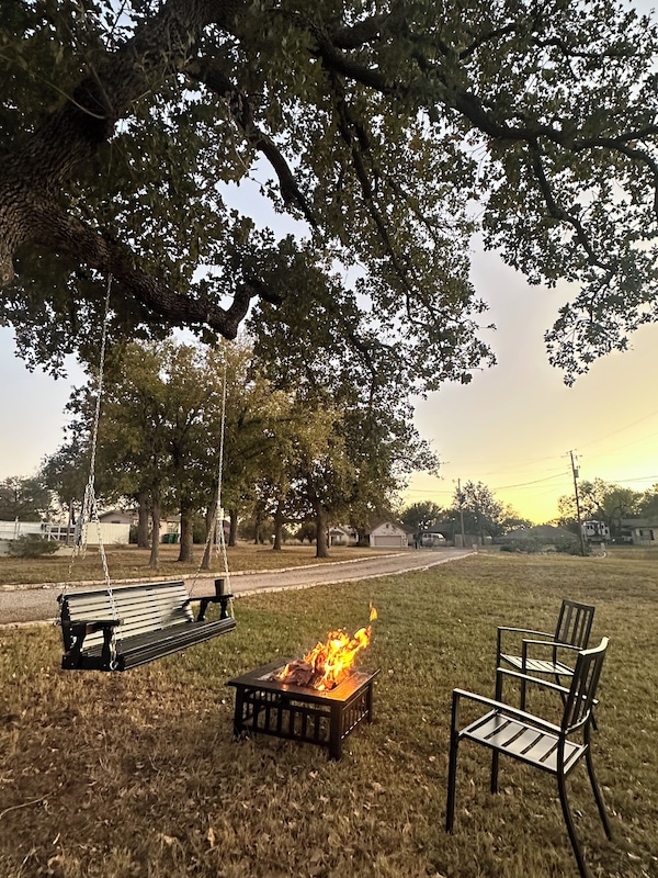 Horseshoe Bay & Marble Falls Tx Sleeps 16 Three King Beds Boat Rental - Marble Falls, TX