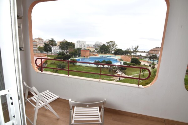 Apartment In Roses With Pool, Close To The Beach And Center, Ideal For A Comfortable And Relaxing Holiday. - Roses