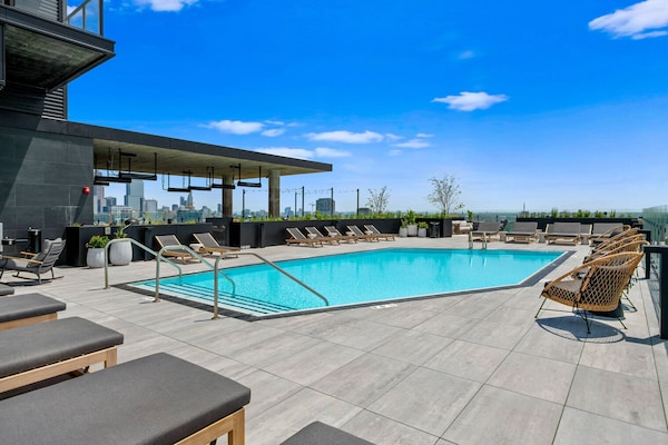 Blueground | West Loop, Rooftop Pool & Gym - Chicago, IL