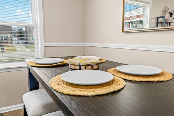 Newly Renovated 4 Bedroom 2 Bath Downtown Dearborn - Dearborn, MI