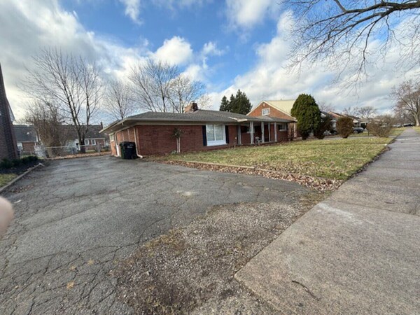 Newly Renovated Gem Fenced Backyard 2 Full Baths - Detroit, MI