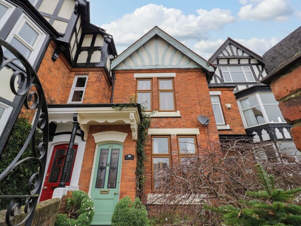 The Gables, Pet Friendly, Character Holiday Cottage In Rugby - Rugby