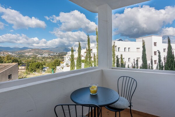 Apartamento 'Good Vibes, Roomy In Prime Location' Con Vistas A La Montaña Y Aire Acondicionado - Marbella
